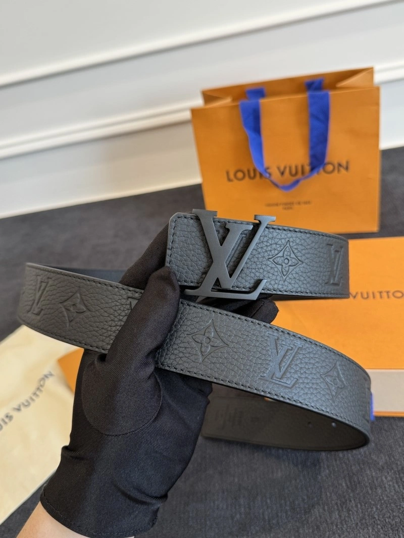 Accurate model Louis Vuitton Belts