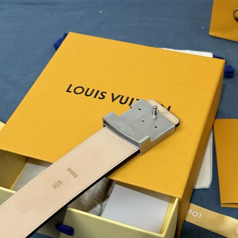 Accurate model Louis Vuitton Belts