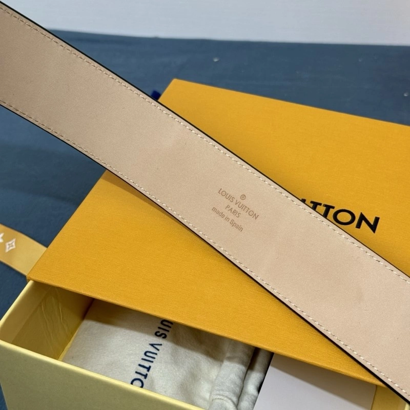 Accurate model Louis Vuitton Belts