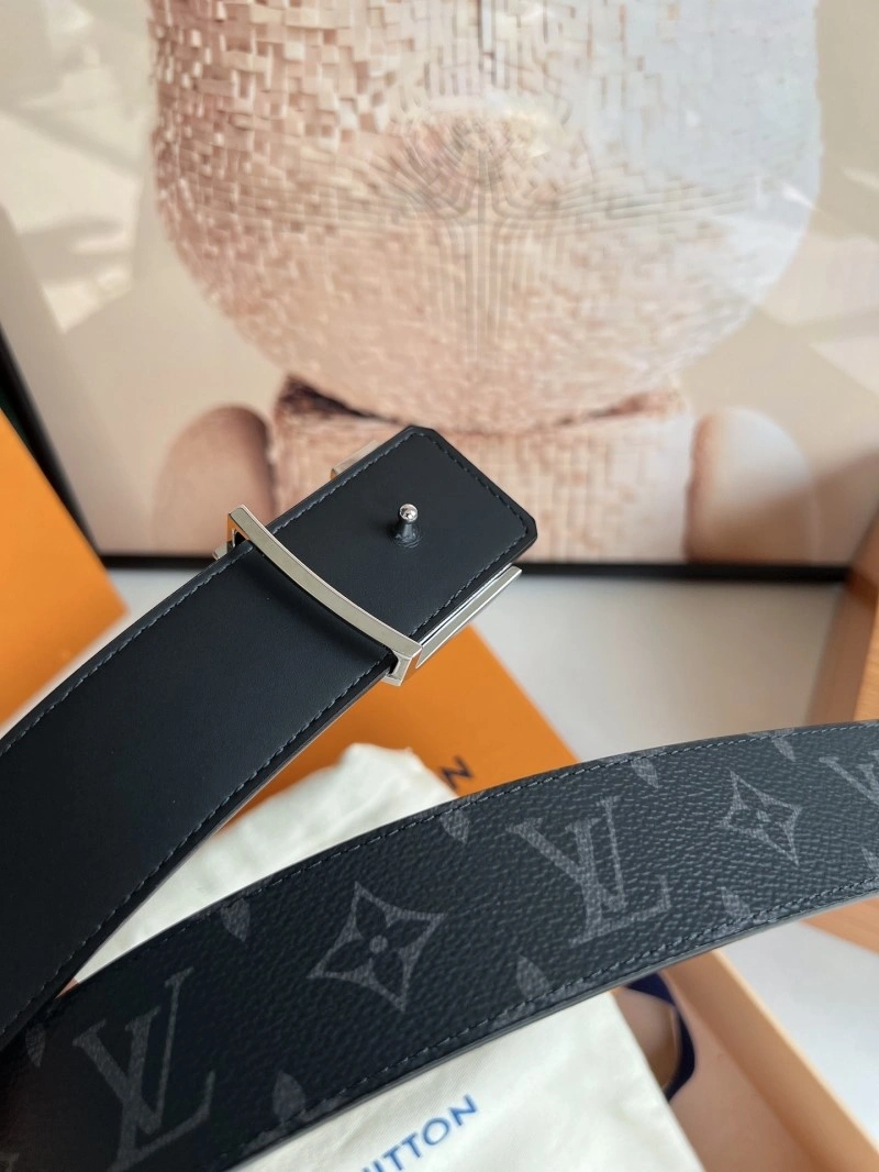 Top mirror Louis Vuitton Belts