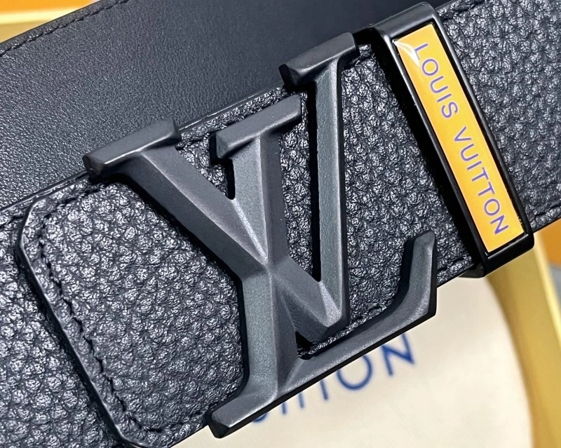 Low-cost Louis Vuitton Belts