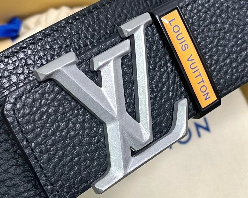 Accurate model Louis Vuitton Belts