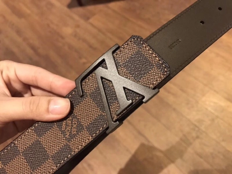 Accurate model Louis Vuitton Belts