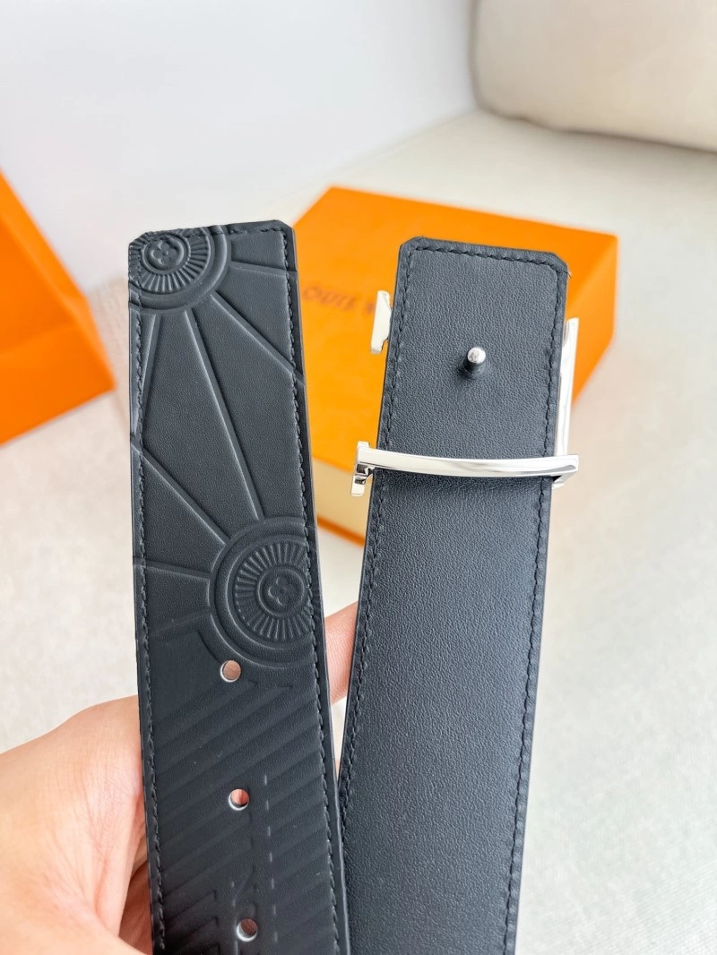 Low-cost Louis Vuitton Belts