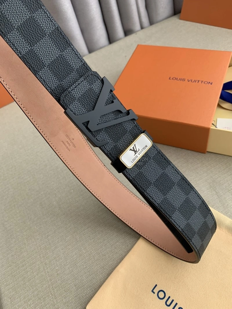 Top mirror Louis Vuitton Belts