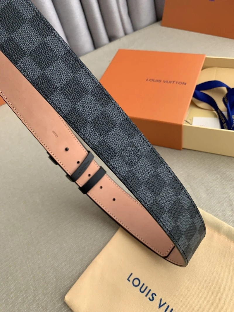 Top mirror Louis Vuitton Belts