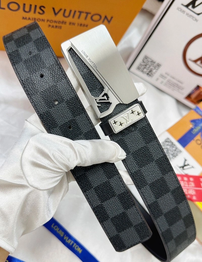 Accurate model Louis Vuitton Belts