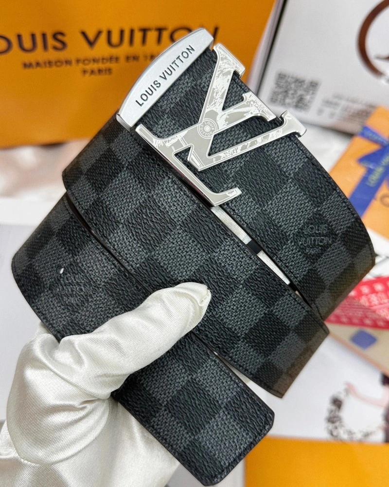 Low-cost Louis Vuitton Belts