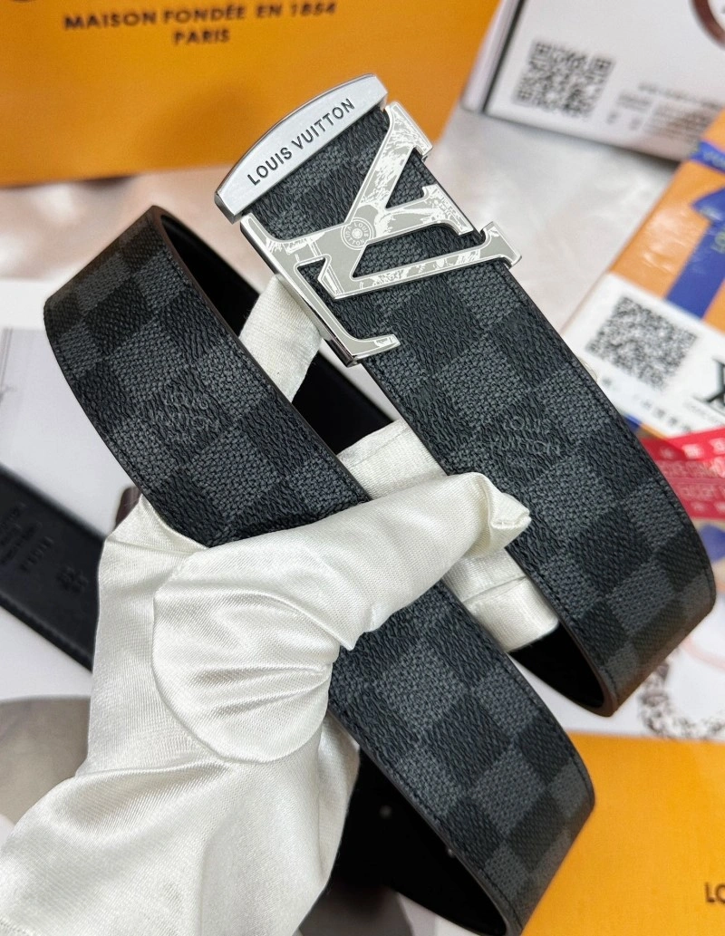 Low-cost Louis Vuitton Belts