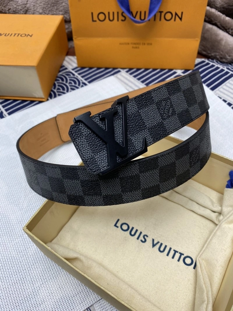 Accurate model Louis Vuitton Belts