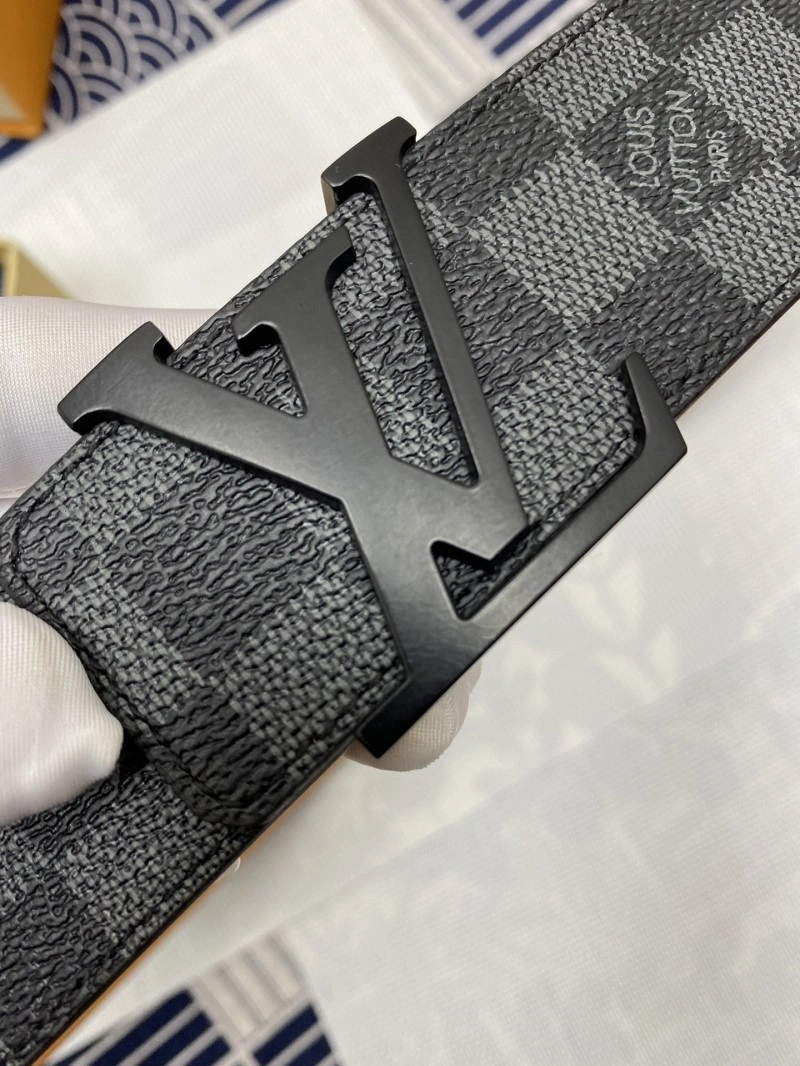 Accurate model Louis Vuitton Belts