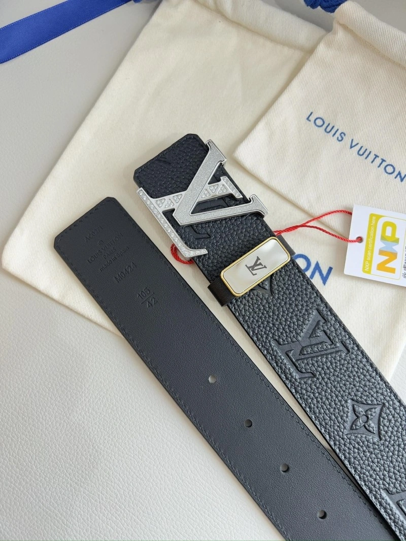Accurate model Louis Vuitton Belts