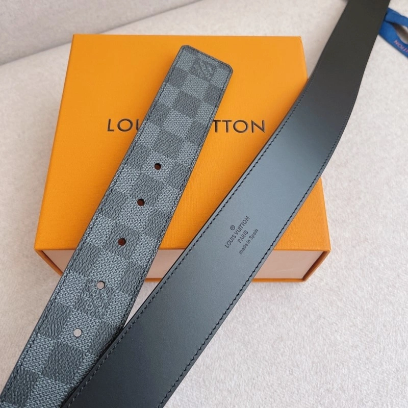 Accurate model Louis Vuitton Belts