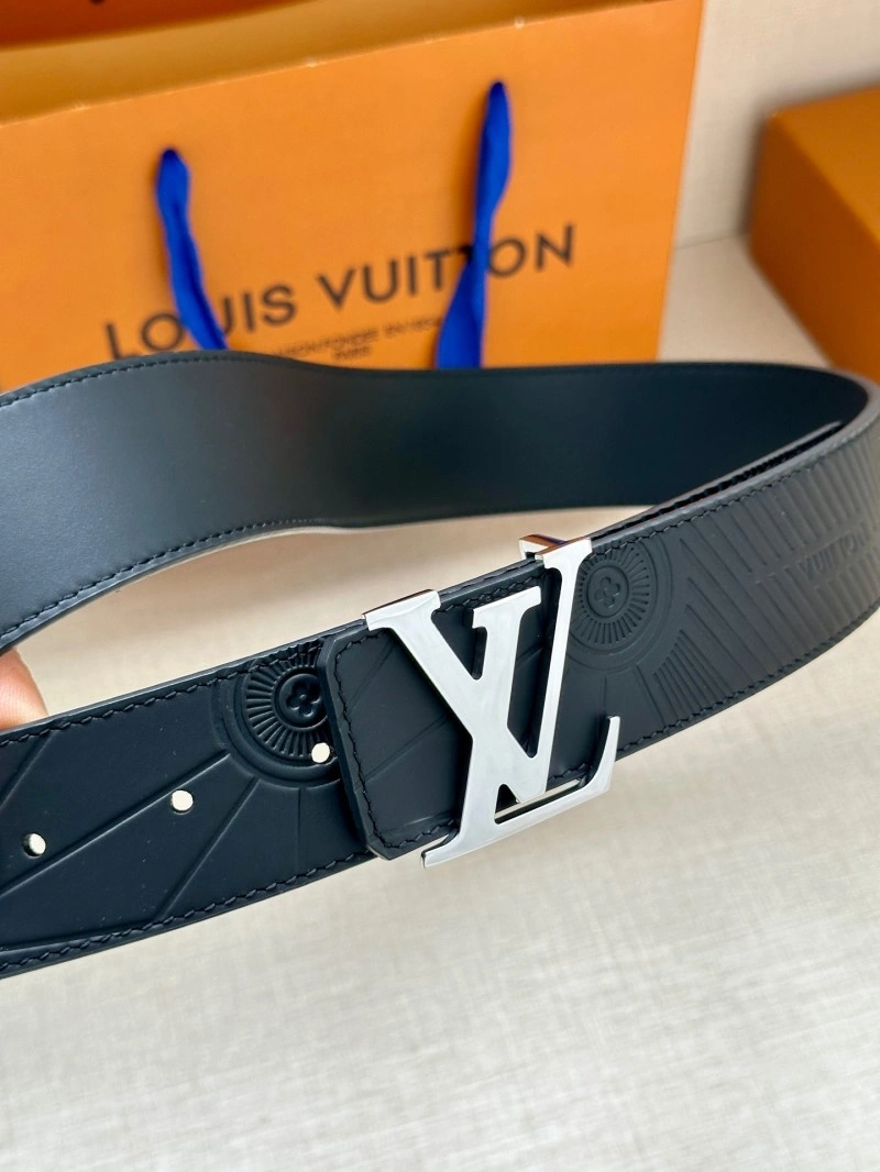 Accurate model Louis Vuitton Belts