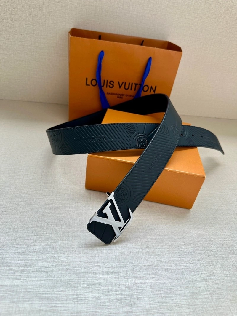 Accurate model Louis Vuitton Belts