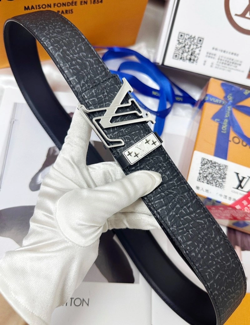 Top mirror Louis Vuitton Belts