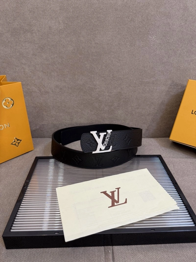 Accurate model Louis Vuitton Belts