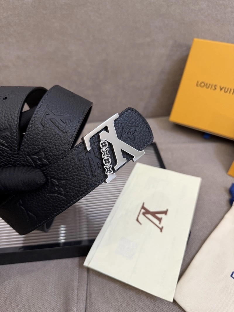 Accurate model Louis Vuitton Belts
