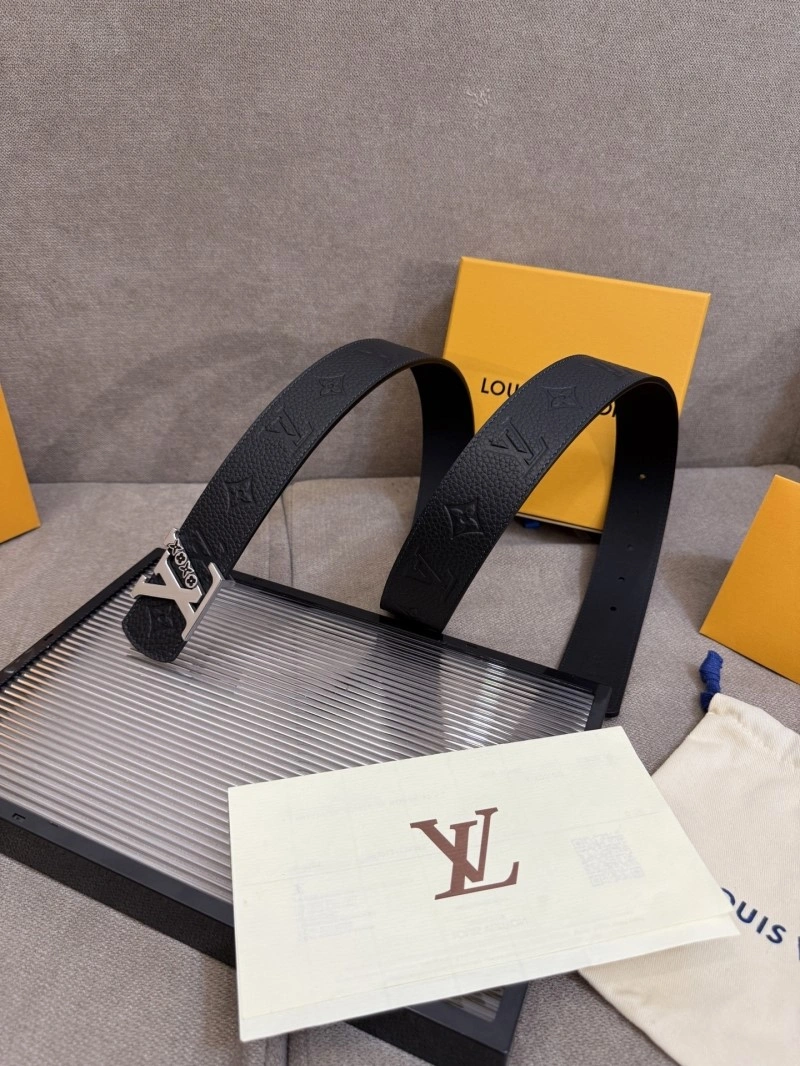 Accurate model Louis Vuitton Belts