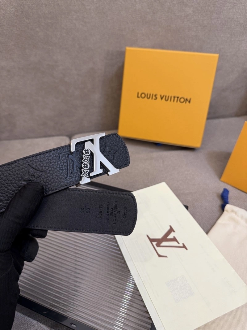 Accurate model Louis Vuitton Belts