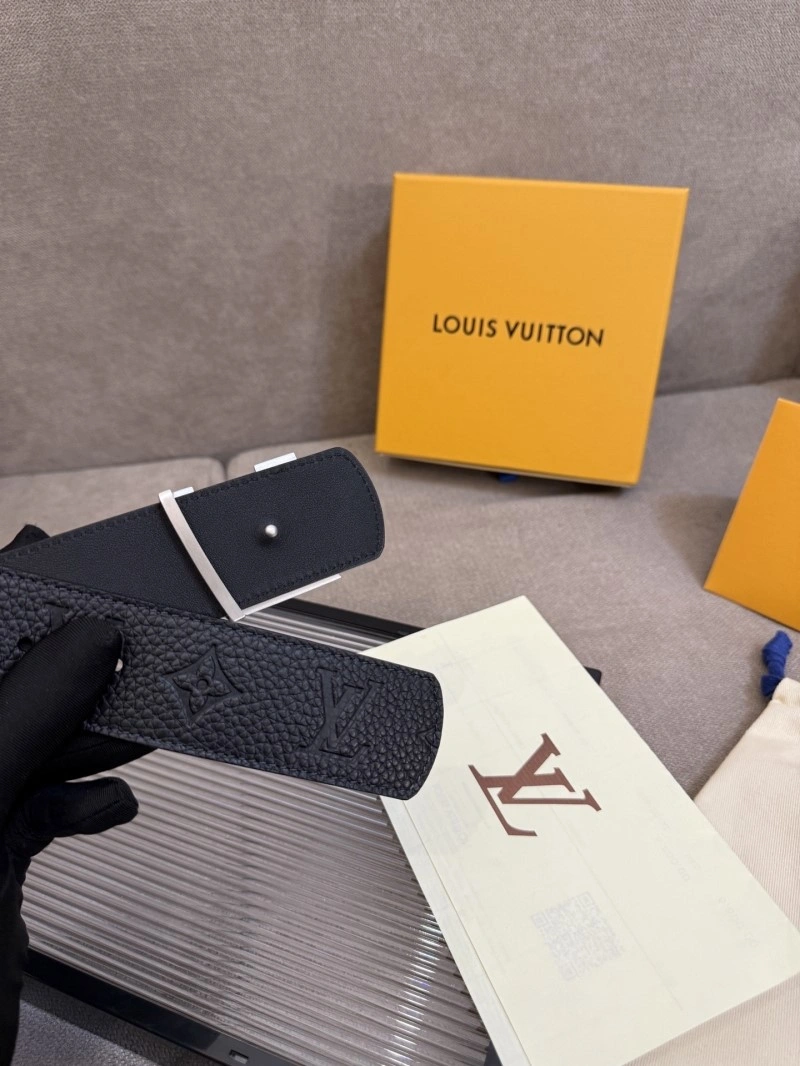 Accurate model Louis Vuitton Belts