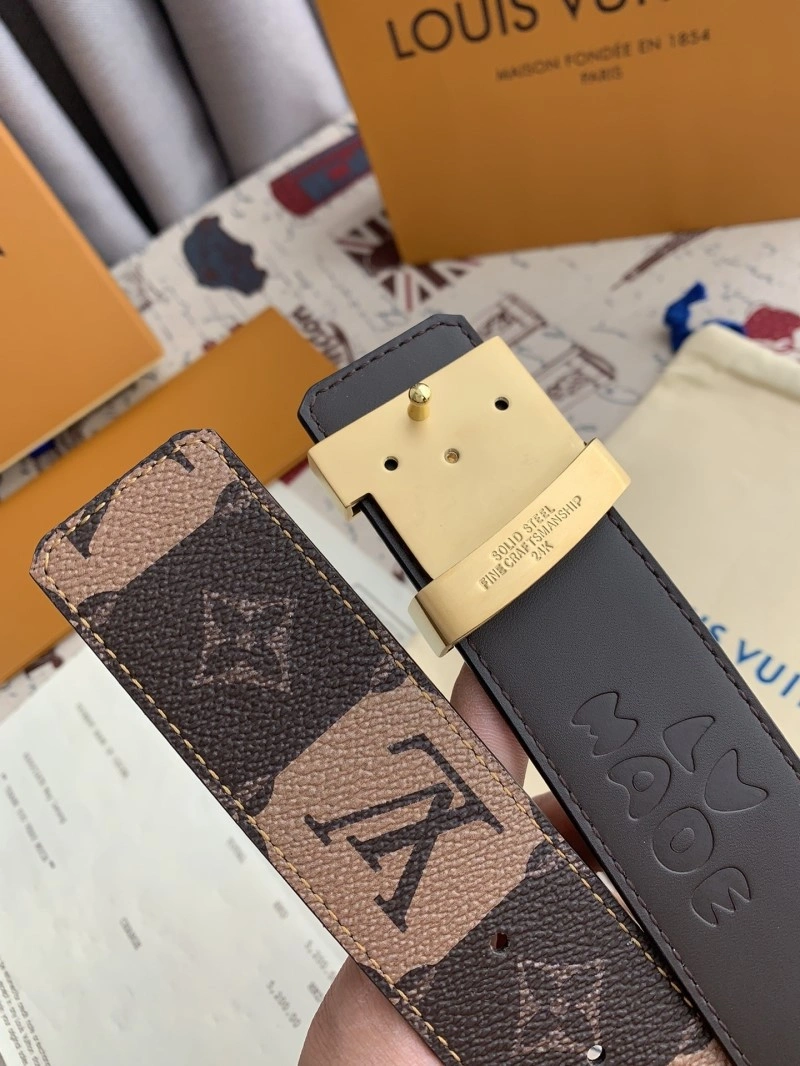 Top mirror Louis Vuitton Belts