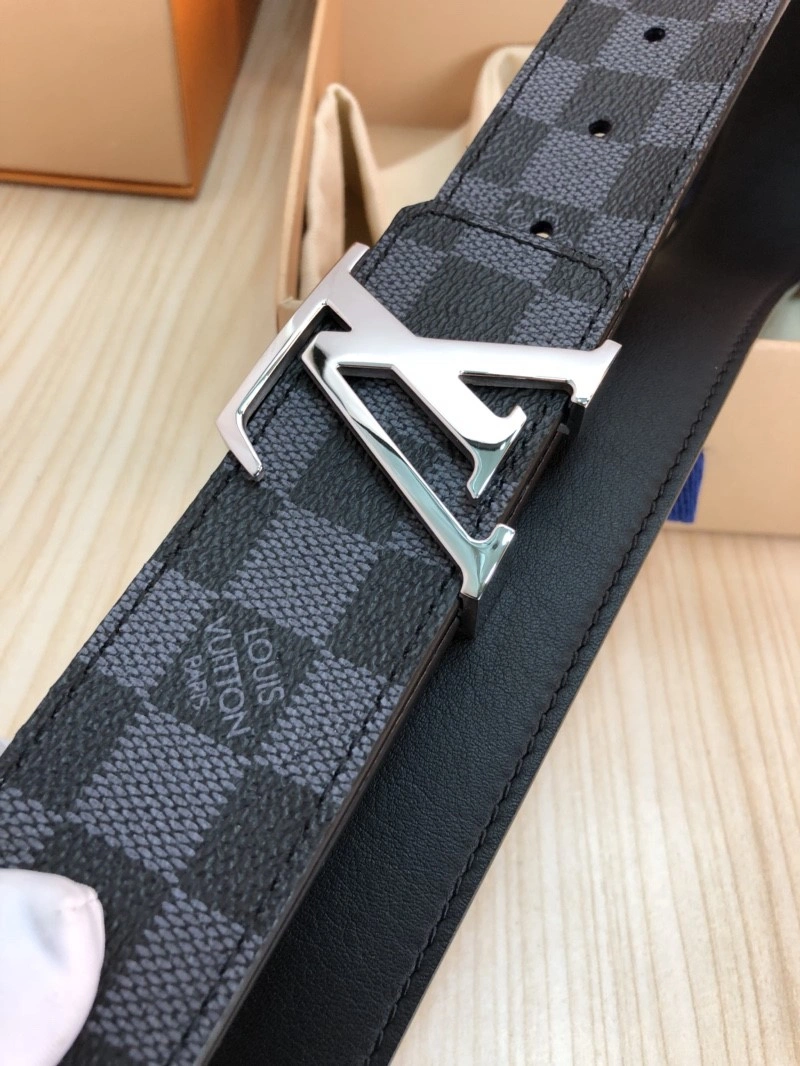 Accurate model Louis Vuitton Belts