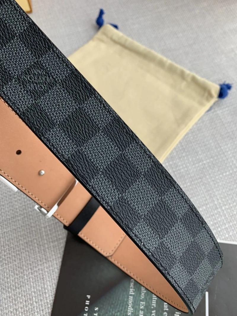 Accurate model Louis Vuitton Belts