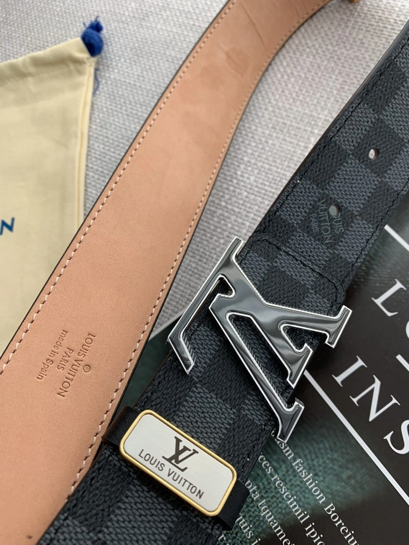 Accurate model Louis Vuitton Belts