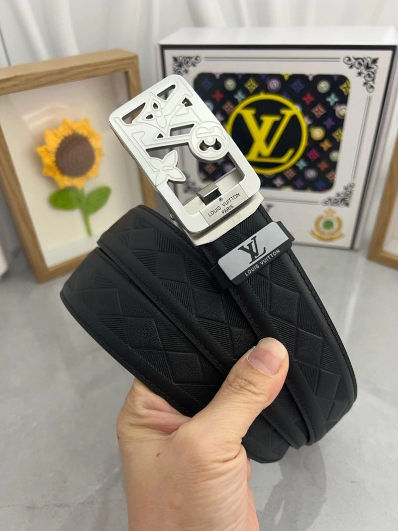 Accurate model Louis Vuitton Belts