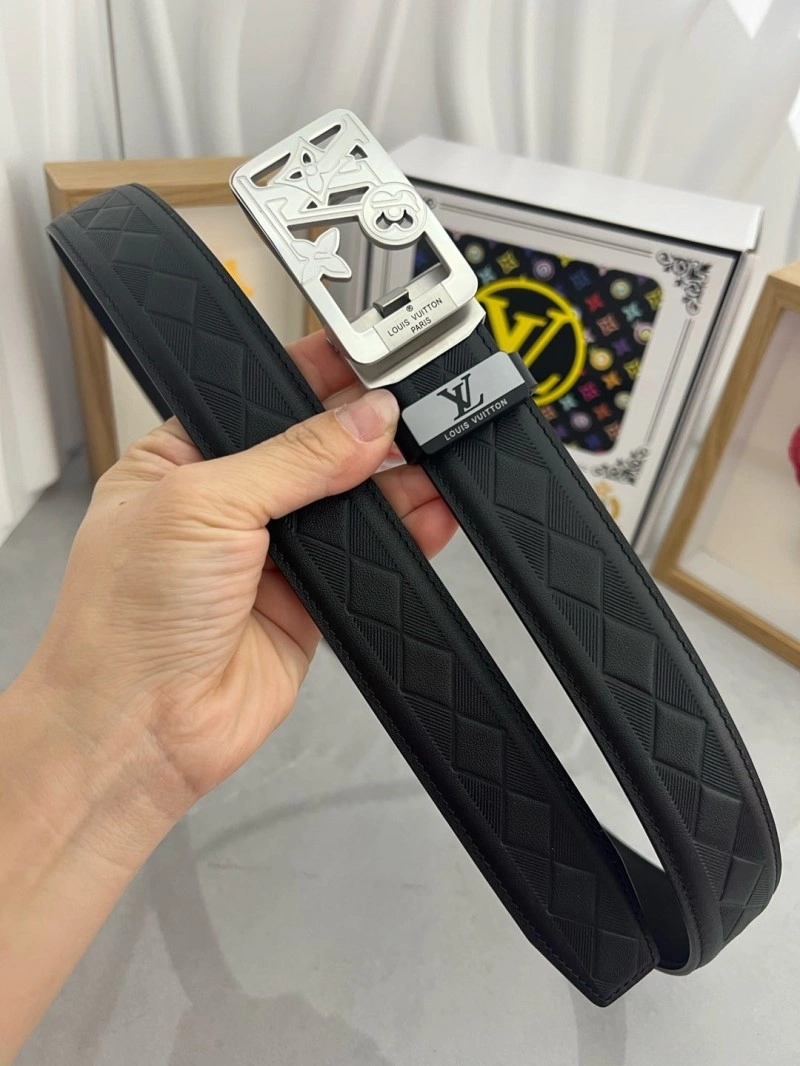 Accurate model Louis Vuitton Belts