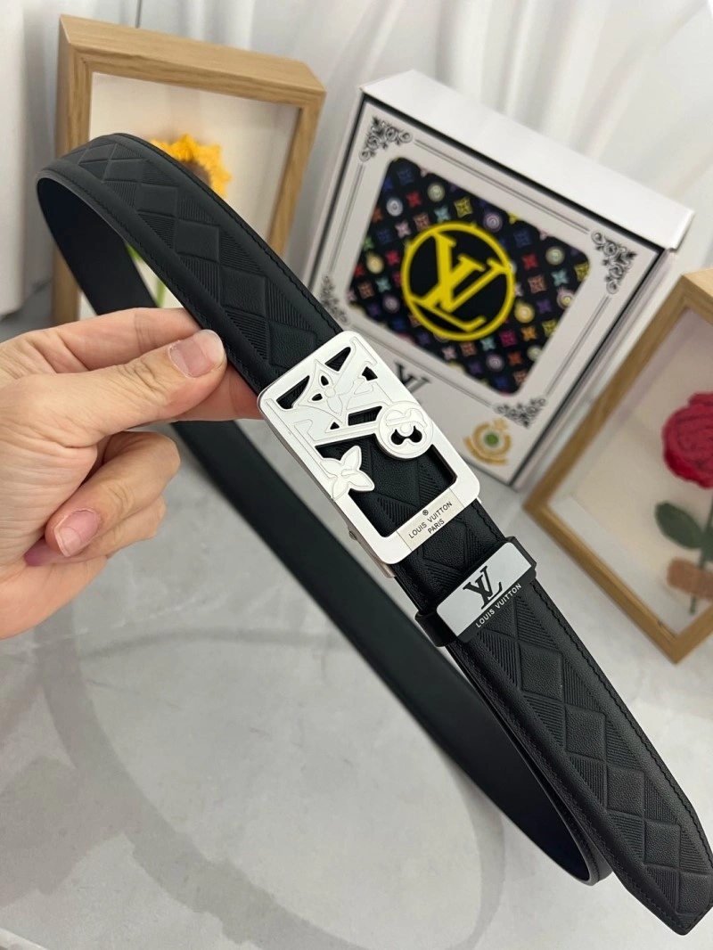 Accurate model Louis Vuitton Belts