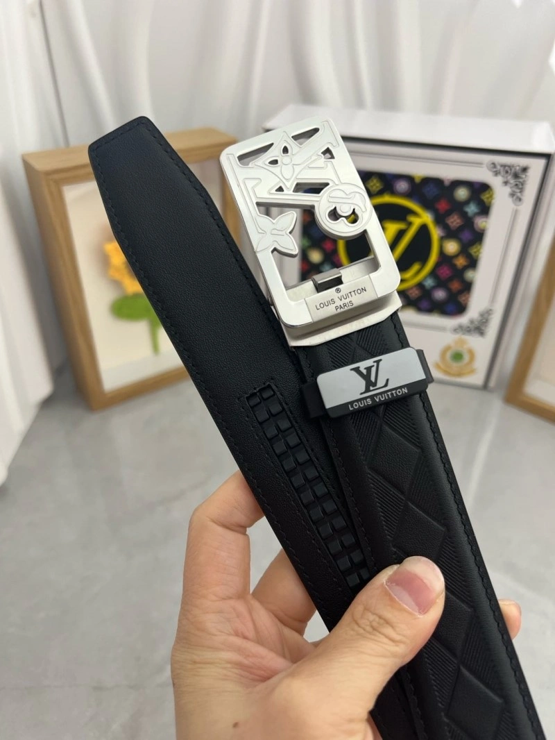 Accurate model Louis Vuitton Belts