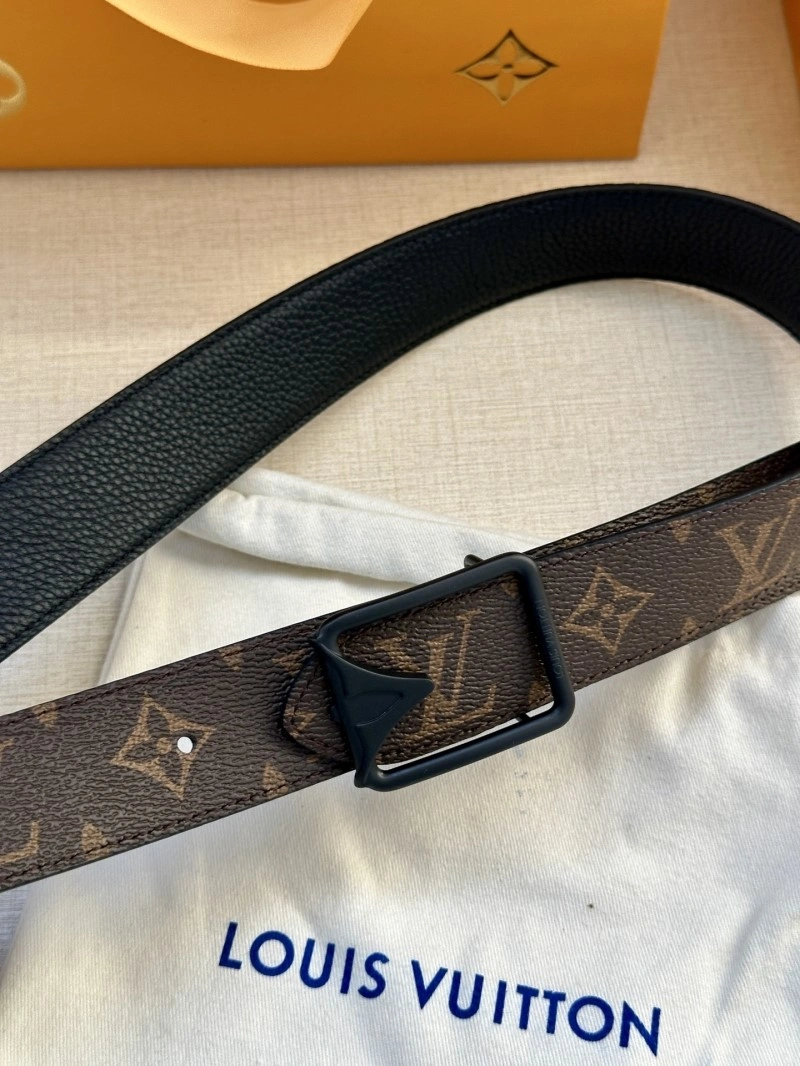 Accurate model Louis Vuitton Belts