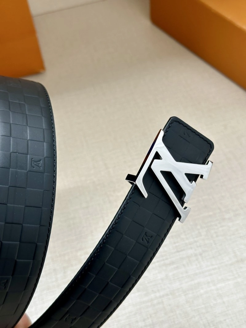 Accurate model Louis Vuitton Belts