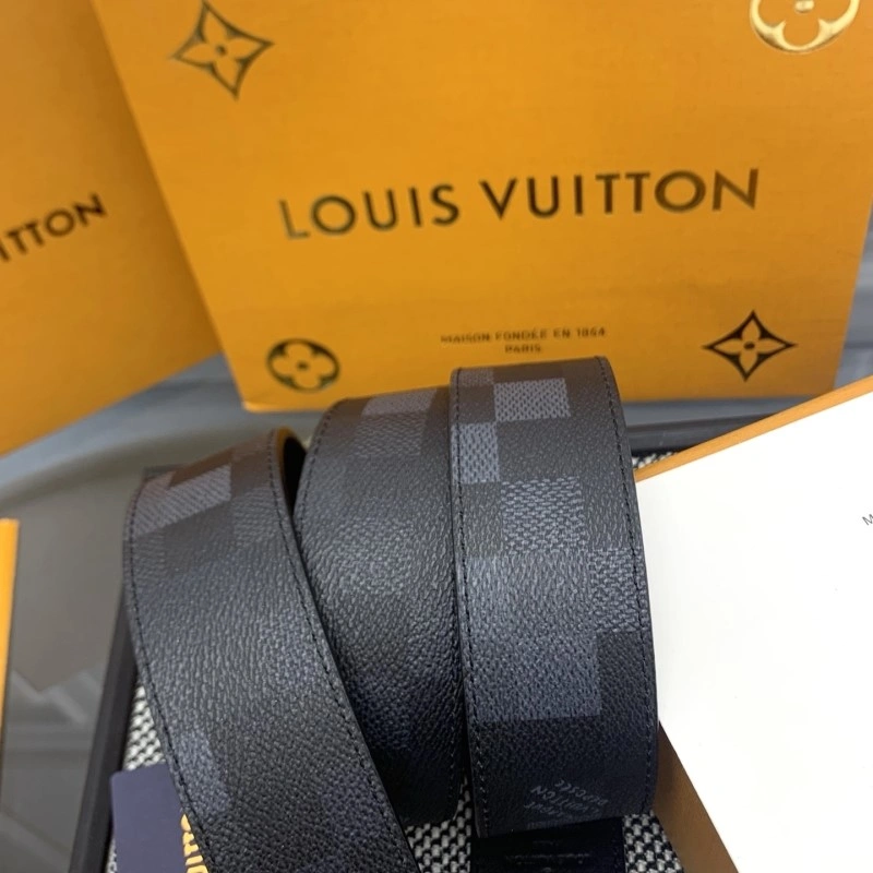 Top mirror Louis Vuitton Belts