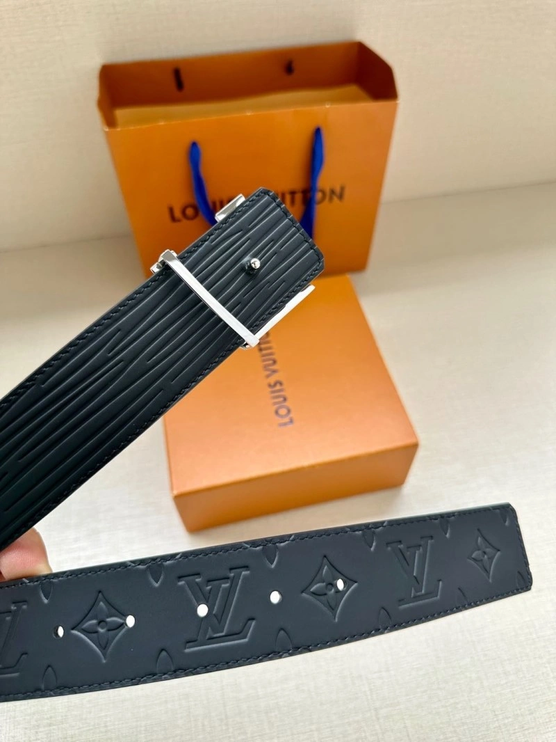 Accurate model Louis Vuitton Belts