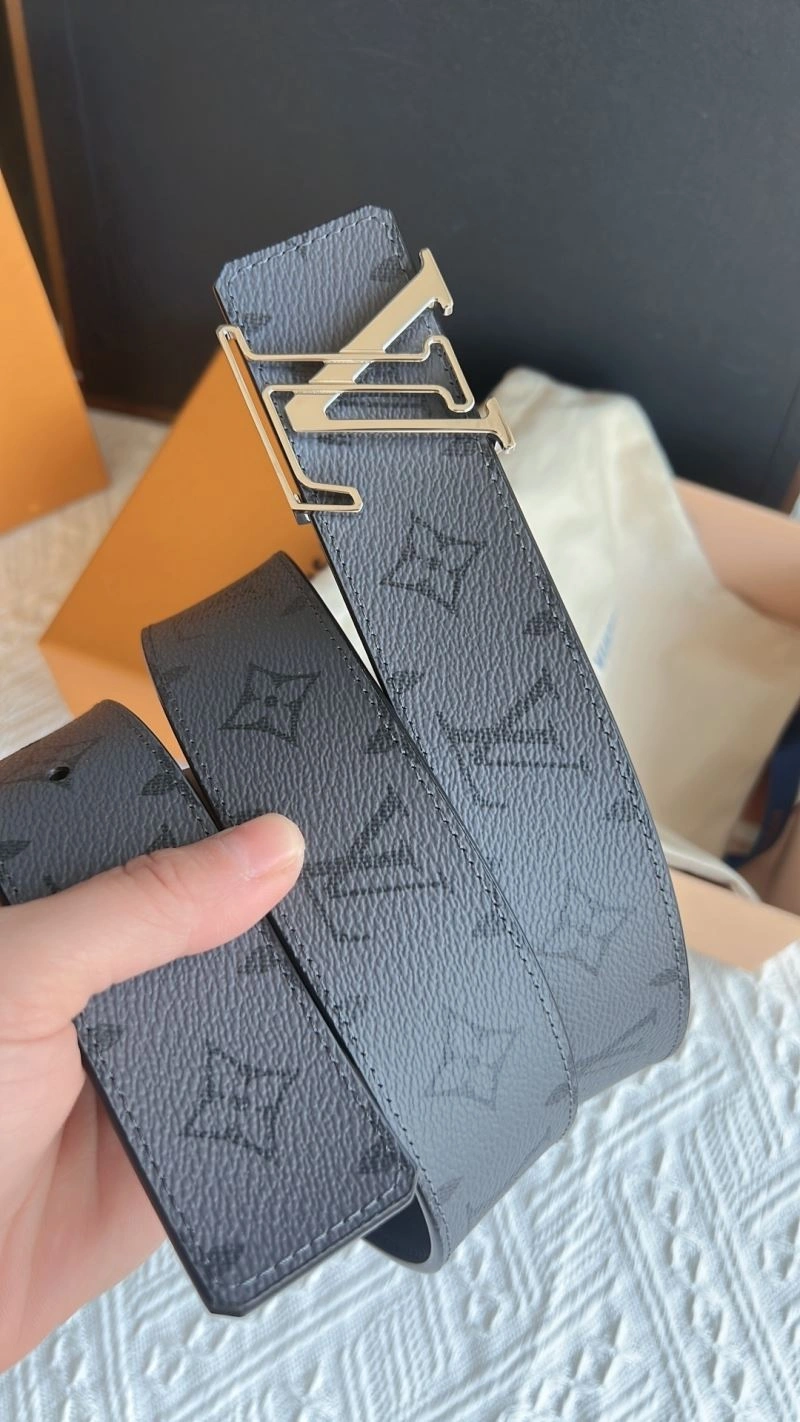 Top mirror Louis Vuitton Belts