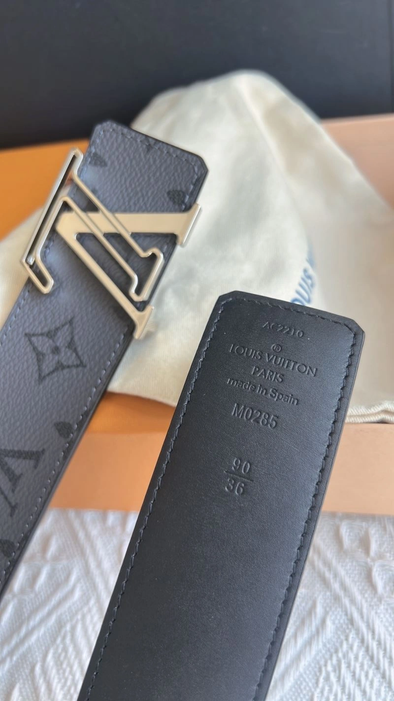 Top mirror Louis Vuitton Belts