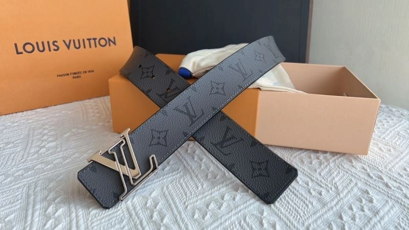 Top mirror Louis Vuitton Belts