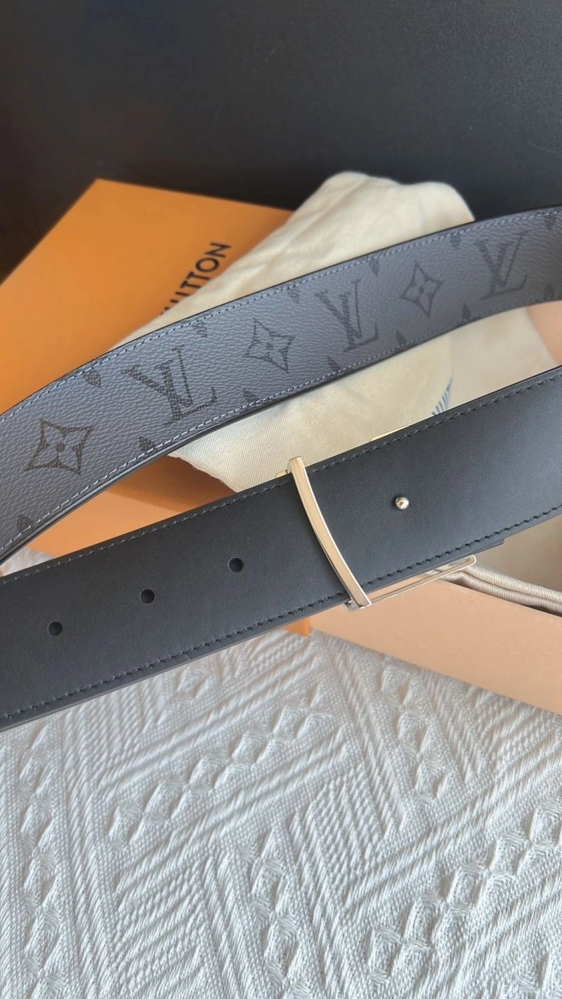 Top mirror Louis Vuitton Belts