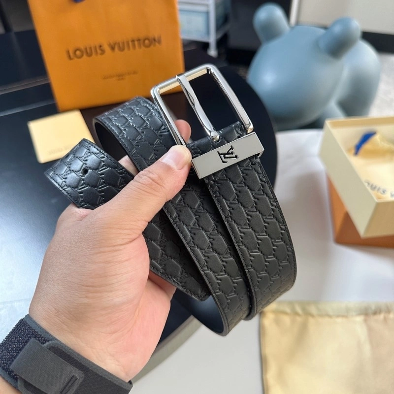 Accurate model Louis Vuitton Belts
