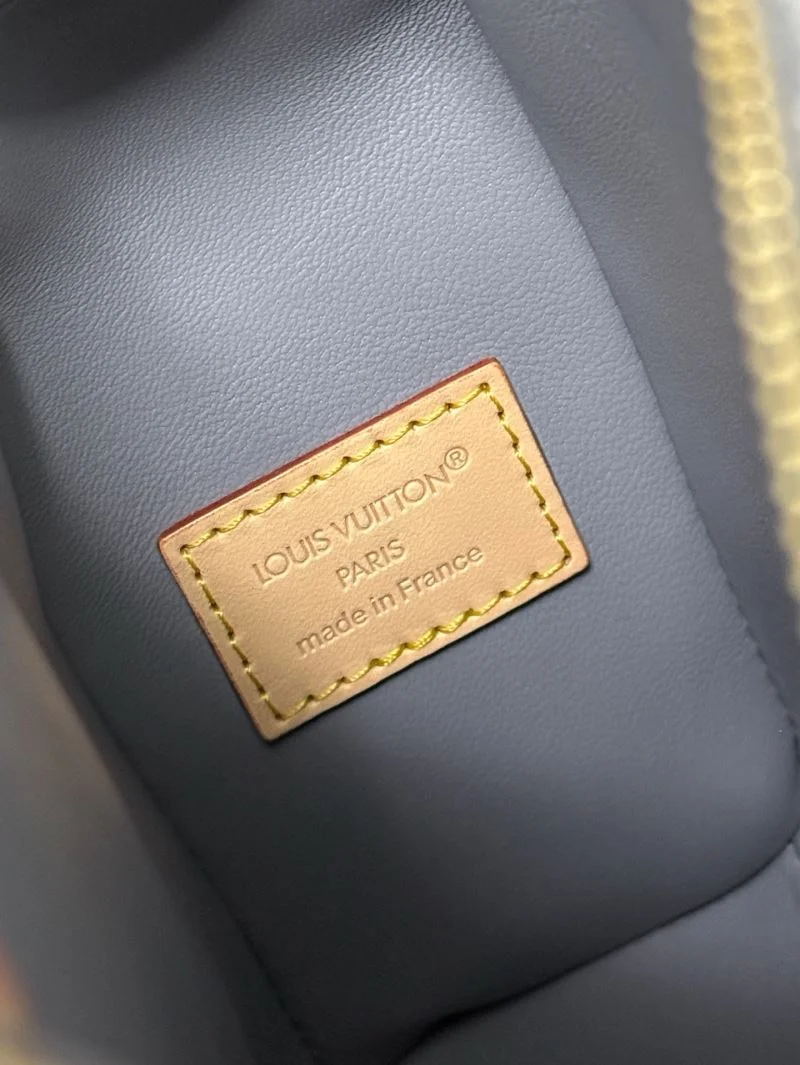 Accurate model Louis Vuitton Box Bags