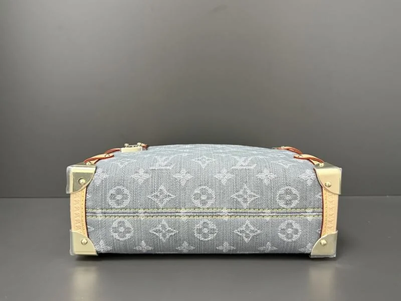 Accurate model Louis Vuitton Box Bags