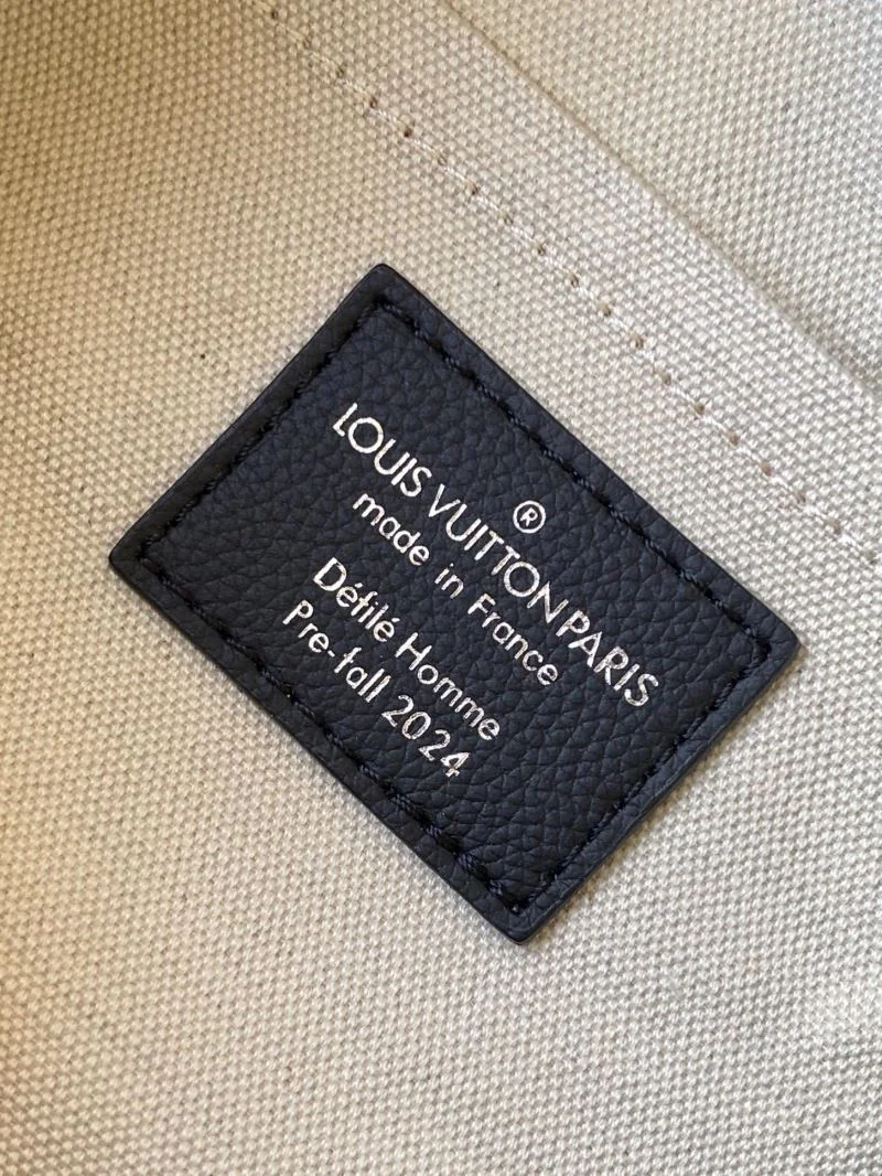 Brand-authenticated Louis Vuitton Box Bags