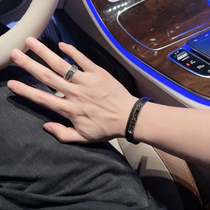 Top match Louis Vuitton Bracelets