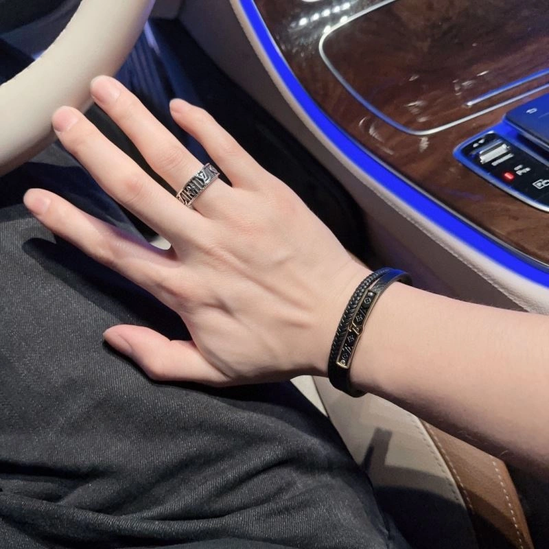Top match Louis Vuitton Bracelets