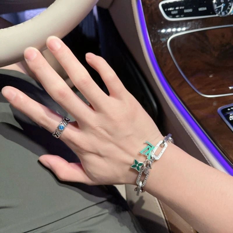 Top mirror Louis Vuitton Bracelets