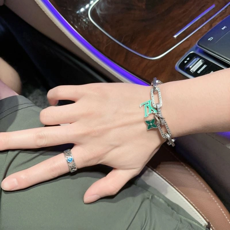 Top mirror Louis Vuitton Bracelets