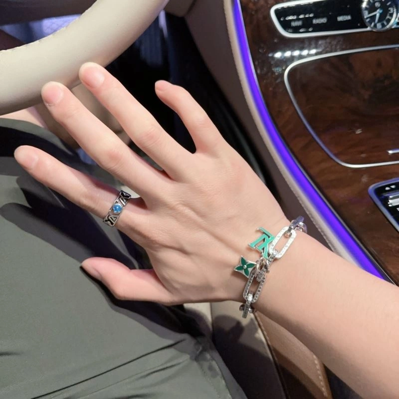 Top mirror Louis Vuitton Bracelets
